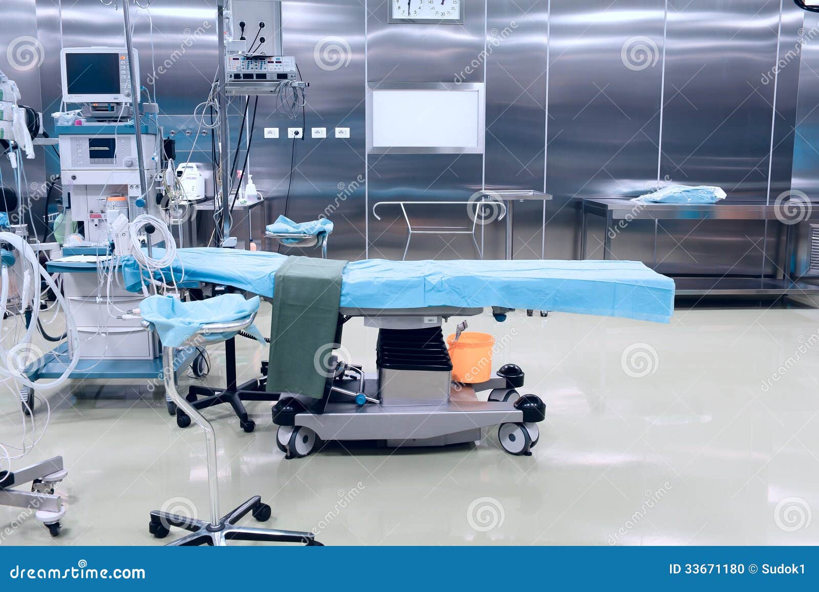 High-tech Surgical Operating Room Stock Photo - Image of heart ...