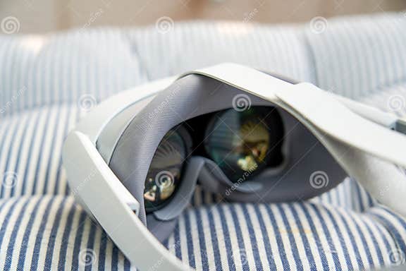 A High-tech VR Virtual Reality Head-mounted Display Stock Image - Image ...