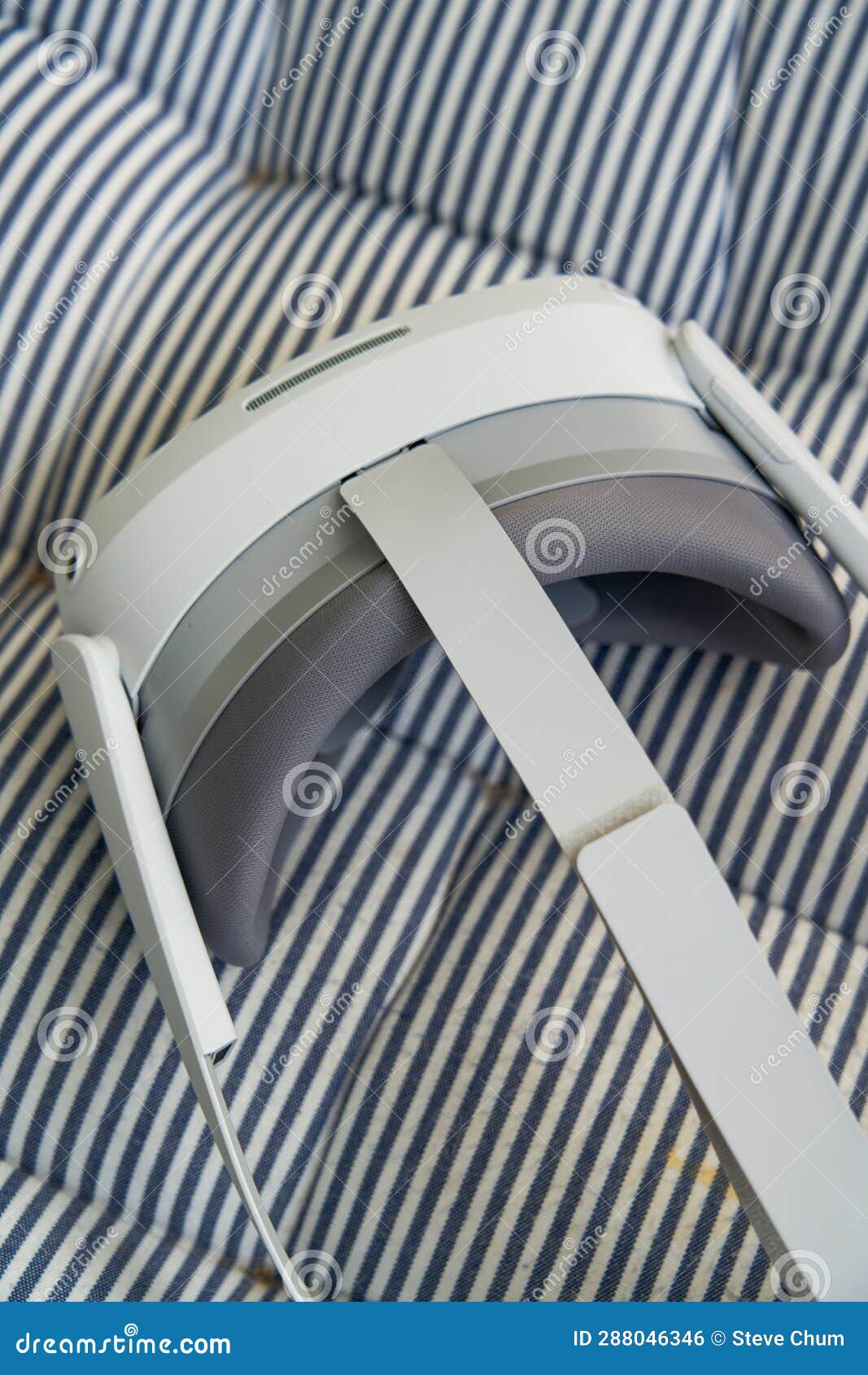 A High-tech VR Virtual Reality Head-mounted Display Stock Photo - Image ...