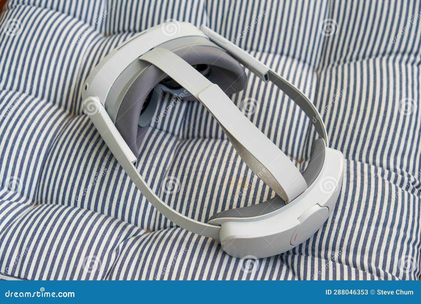 A High-tech VR Virtual Reality Head-mounted Display Stock Image - Image ...