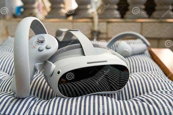 A High-tech VR Virtual Reality Head-mounted Display Stock Image - Image ...