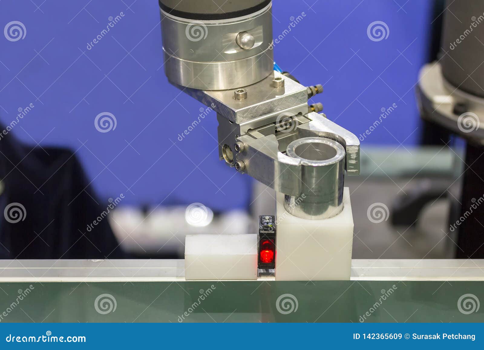 High Technology And Precision Robot Grip For Catch Product In ... High Technology And Precision Robot Grip For Catch Product In ...