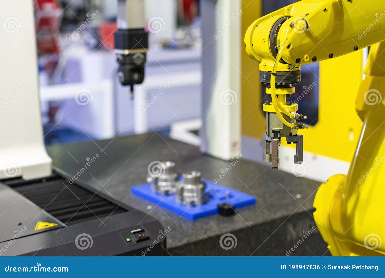 High Technology Robot Grip with Automatic Clamp or Chuck for Catch and ...