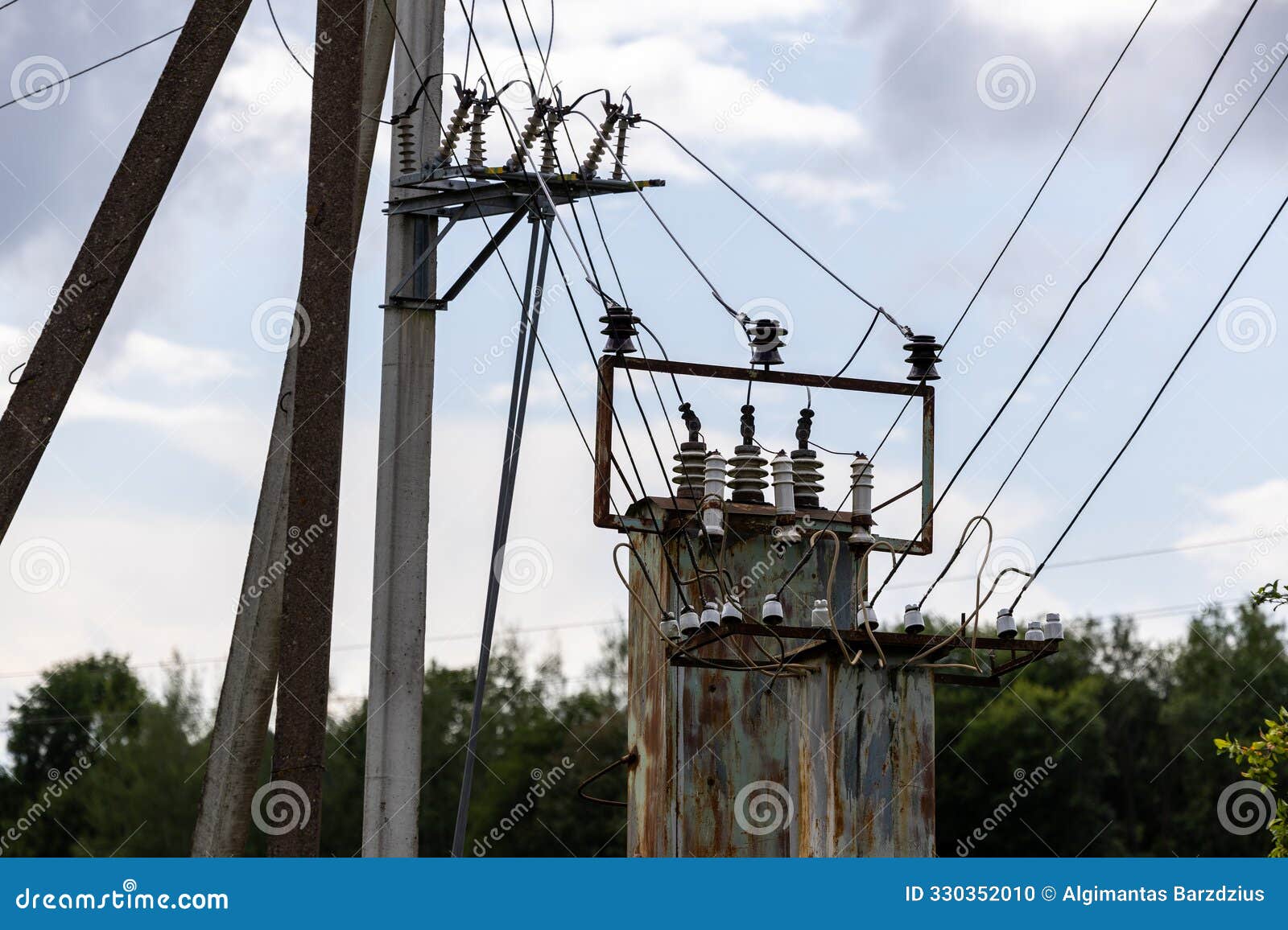 High Voltage Transmission Substation Components: Insulators and ...
