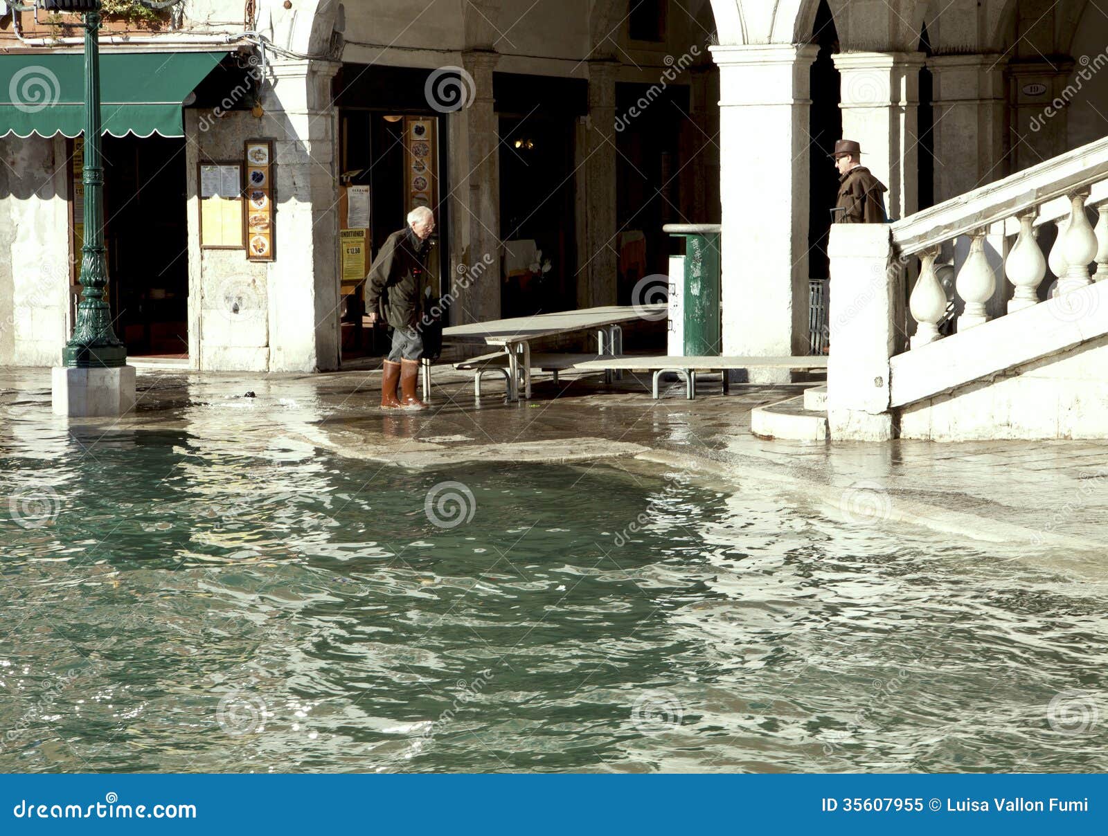 High Water in Rialto, Venice Editorial Image - Image of canal, damage ... High Water in Rialto, Venice Editorial Image - Image of canal, damage ...