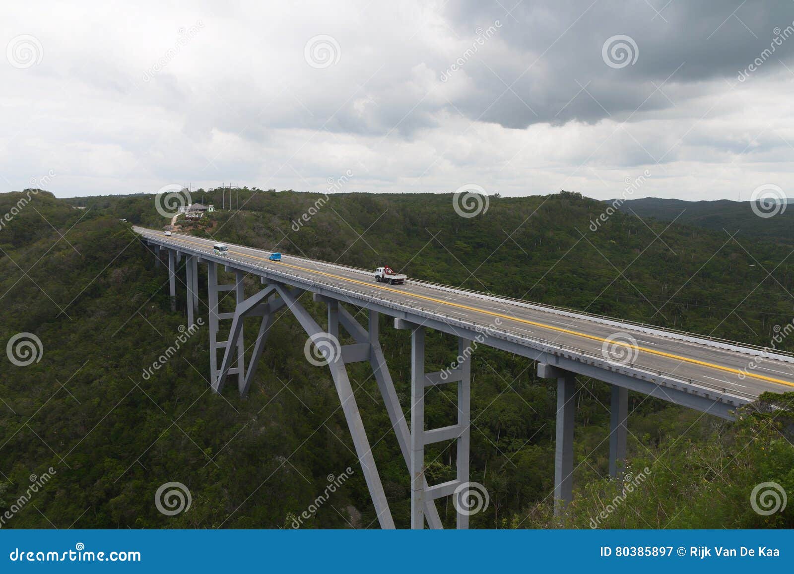 Highest bridge in Cuba stock image. Image of trees, travel - 80385897
