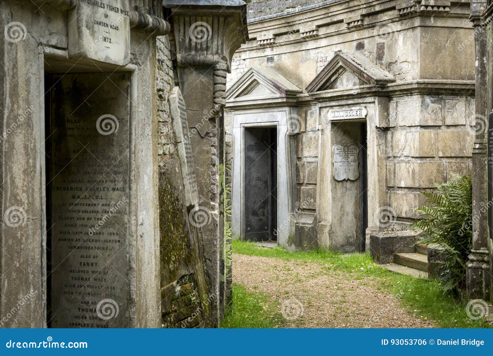 Highgate Cemetery, London - 20 Editorial Photo - Image of death, gravel ...