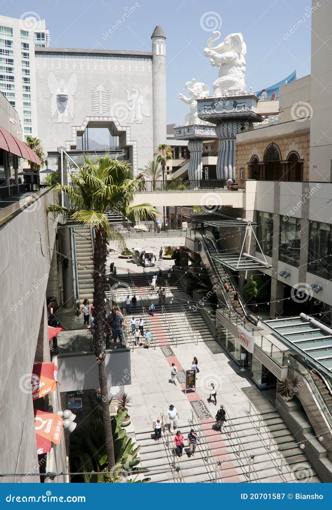 Highland Center in Hollywood Editorial Photography - Image of southern ...