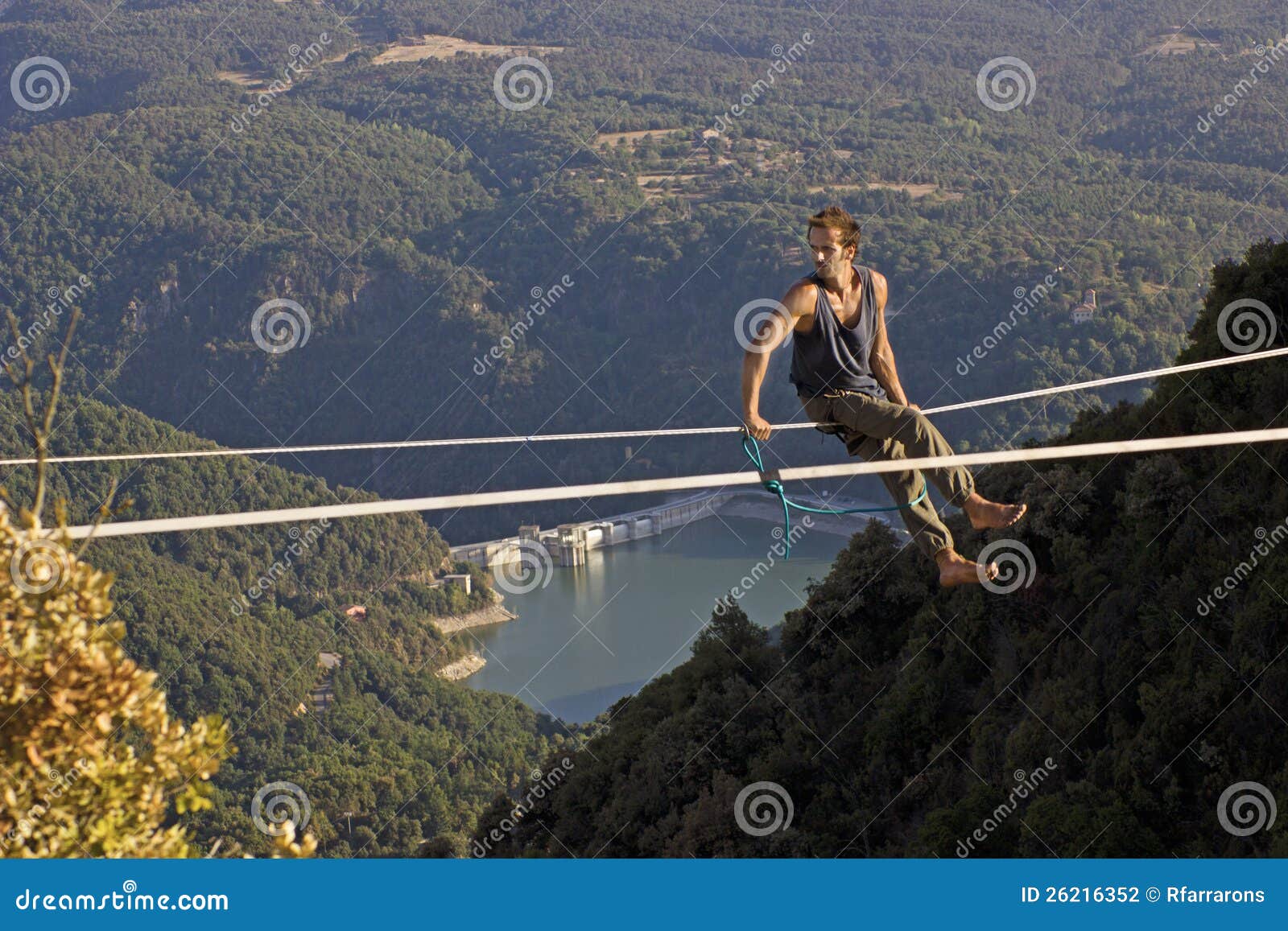 Highline photographie éditorial. Image du roche, attachement - 26216352