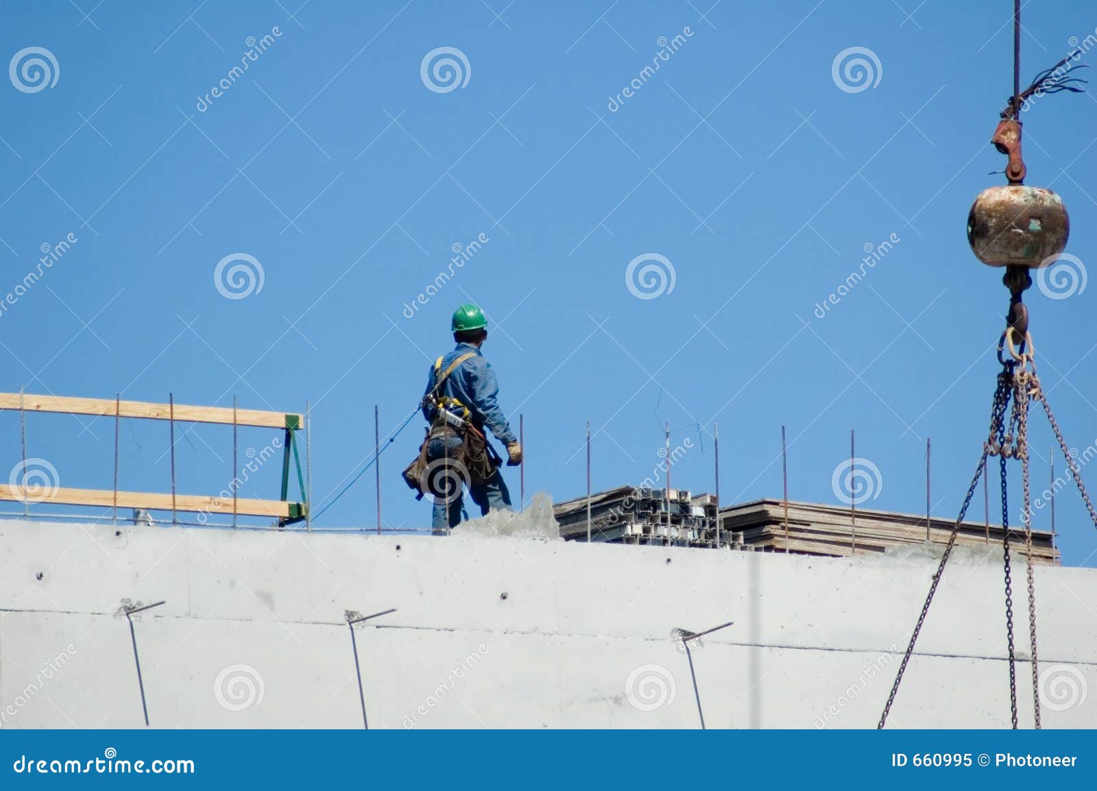 Highrise Construction Worker Stock Image - Image of lift, build: 660995