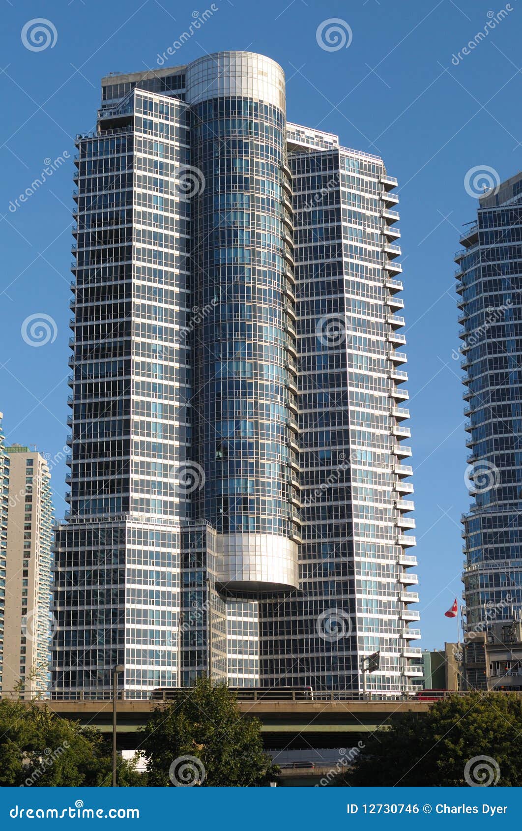 Highrise Flats stock foto. Image of woon, lang, gebouwen - 12730746