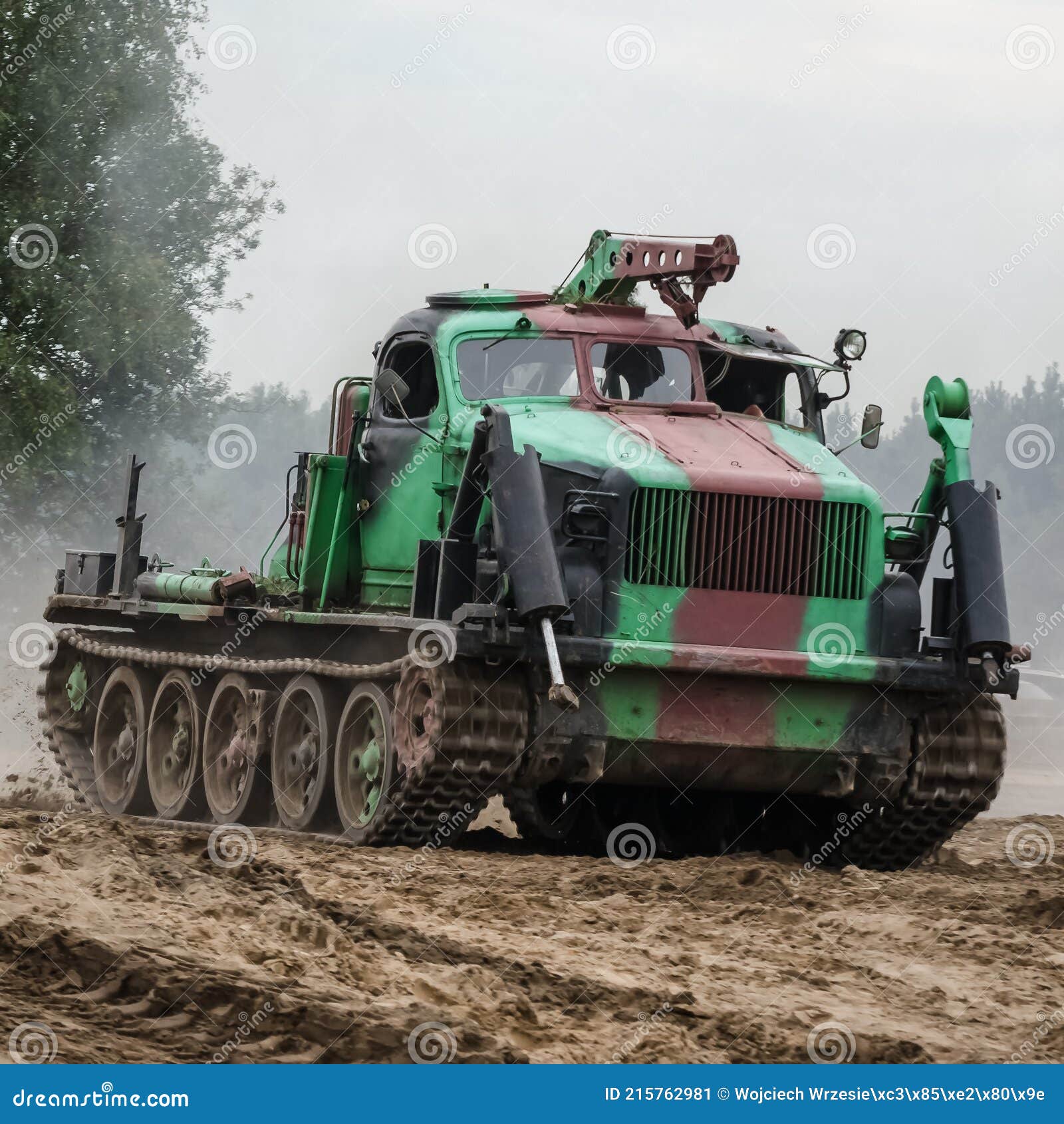HIGHT SPEED TRACK DOZER stock image. Image of machine - 215762981