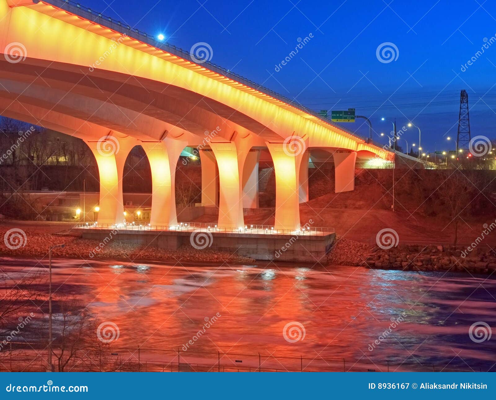 Highway 35w Bridge in Minneapolis at Dusk Stock Image - Image of ...