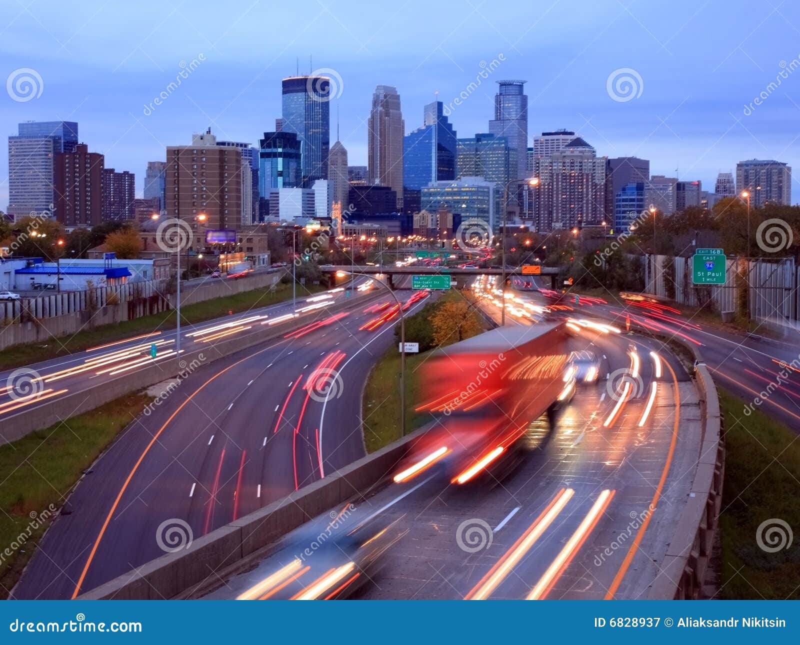 Highway 35W in Minneapolis stock image. Image of town - 6828937