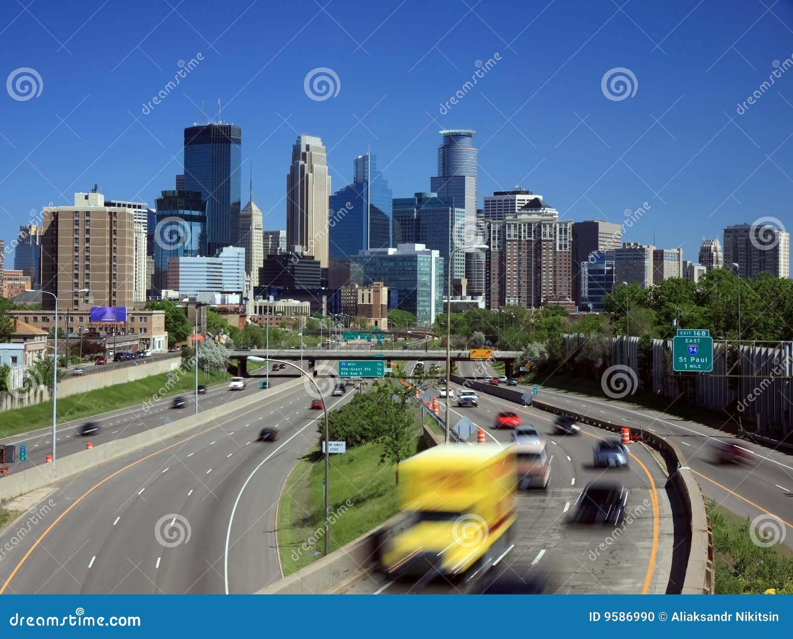 Highway 35W in Minneapolis stock photo. Image of speed - 9586990