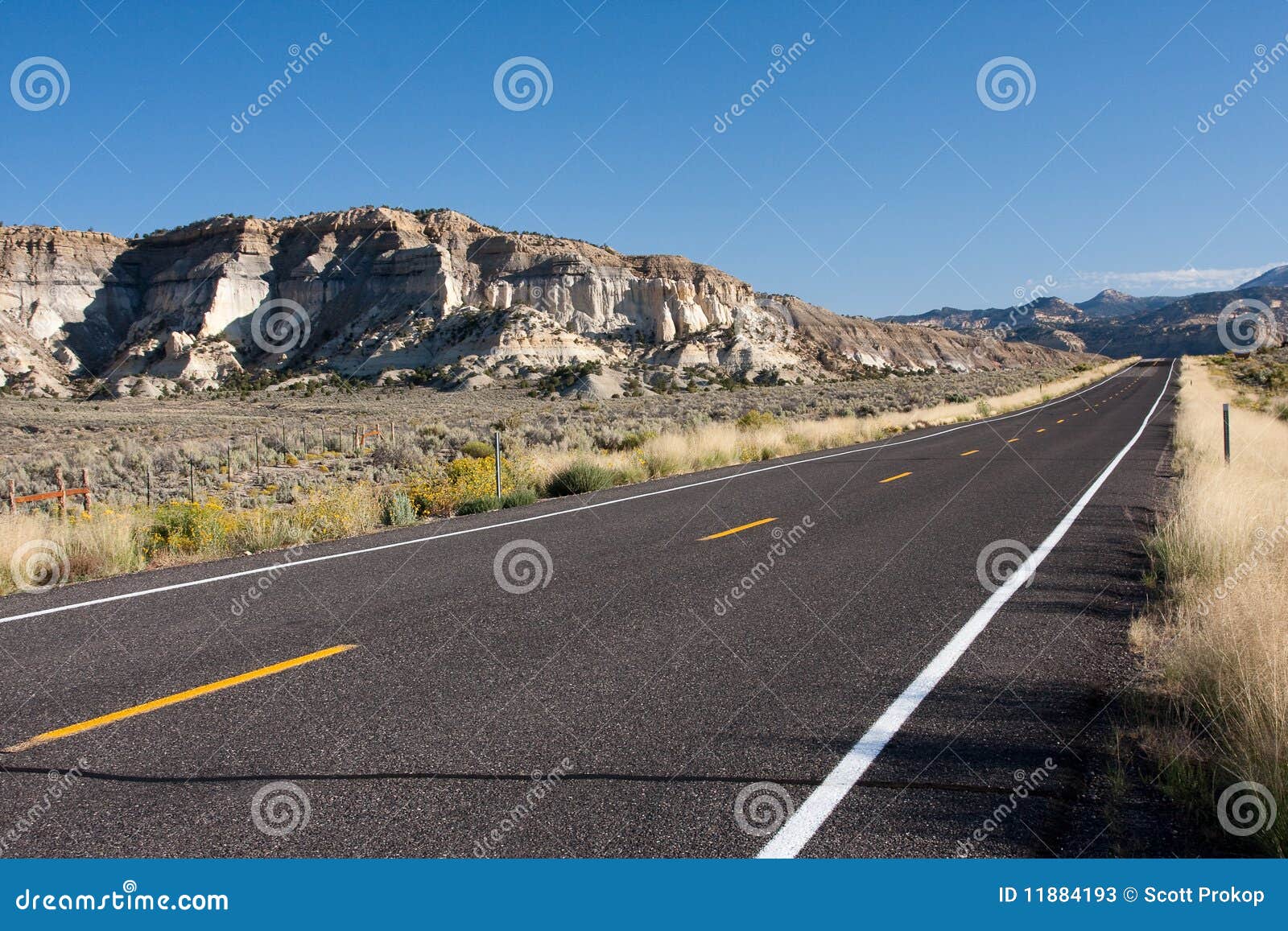 Highway Along the Mountains Stock Image - Image of grand, desert: 11884193