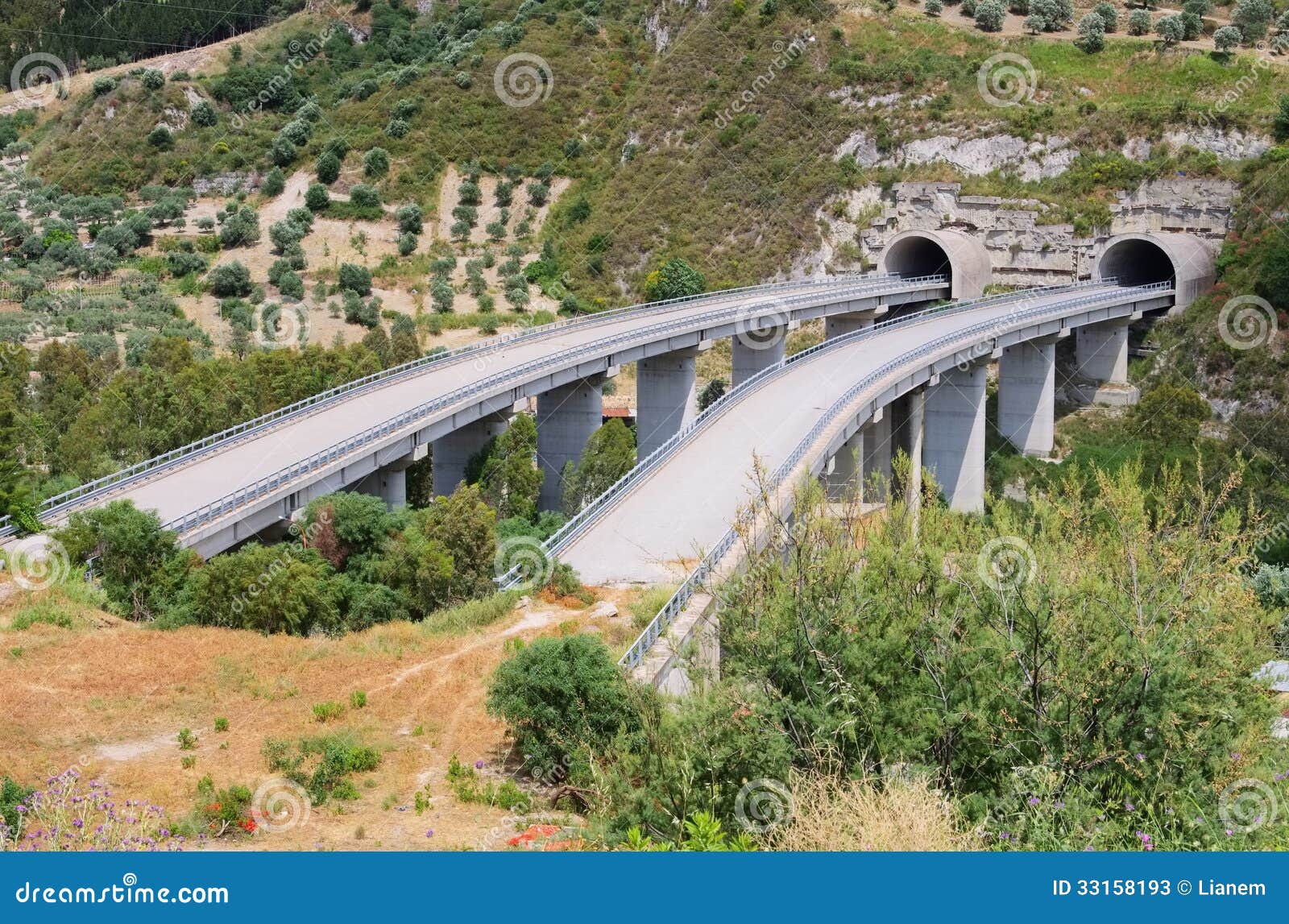 Highway Bridge To Nowhere Stock Photos - Image: 33158193