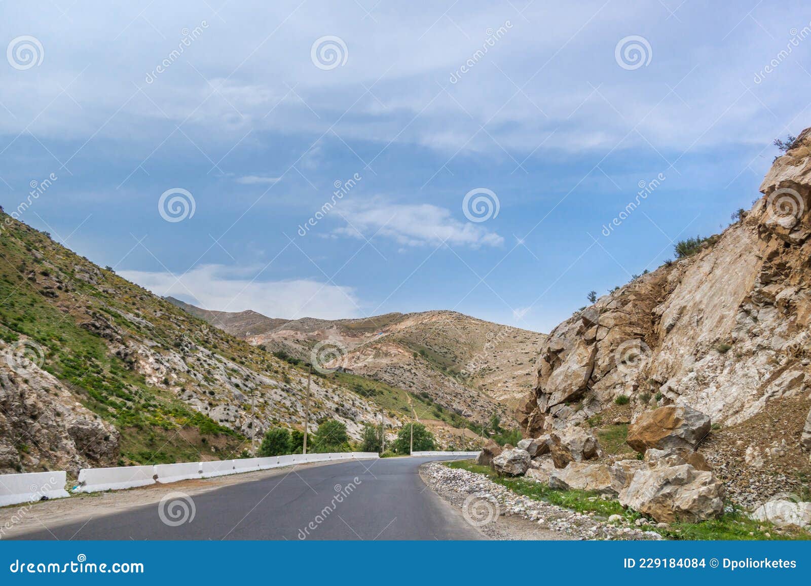 Highway in the Middle of Zarafshan Mountains in Eastern Uzbekistan ...
