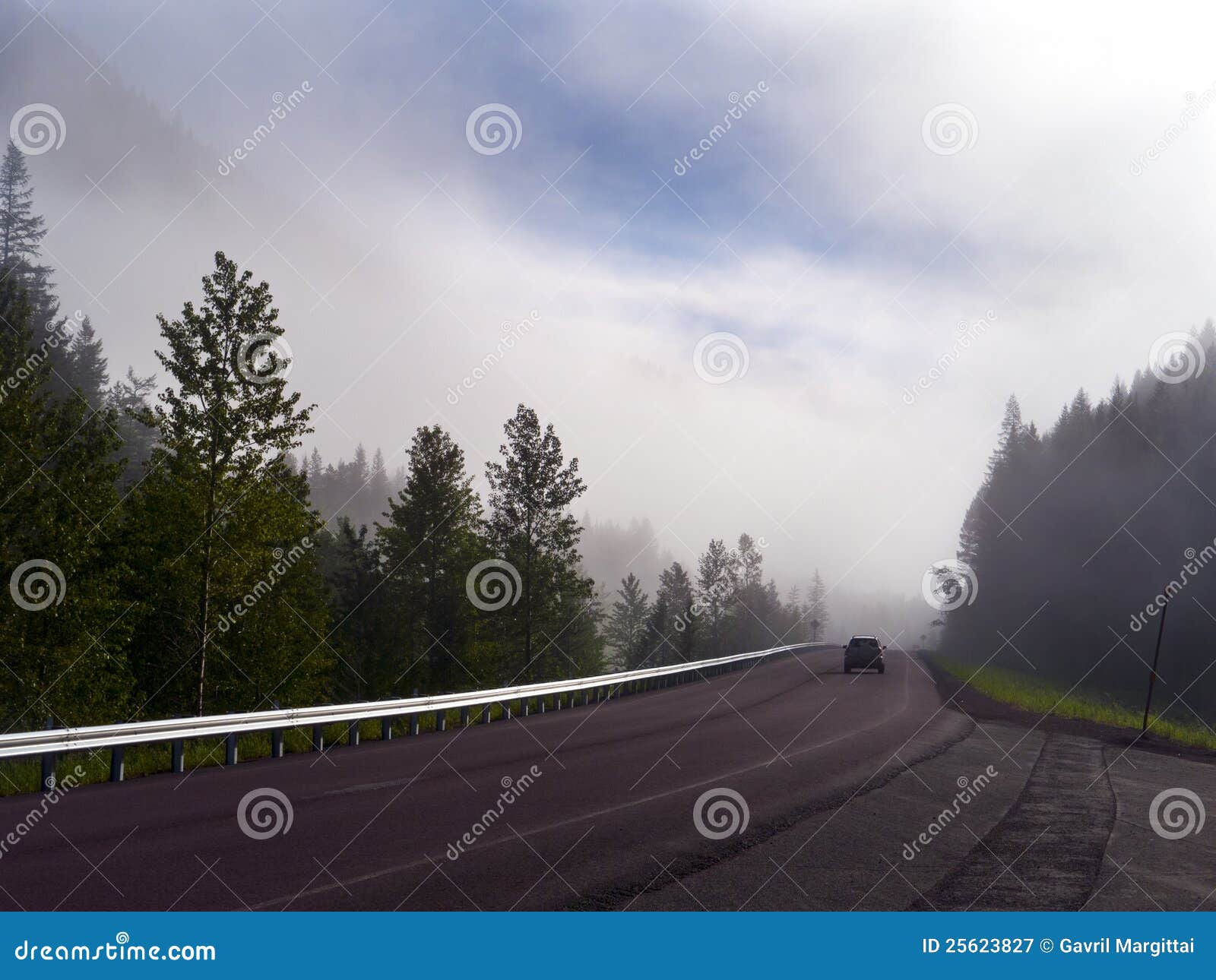 Highway in the morning fog stock image. Image of highway - 25623827