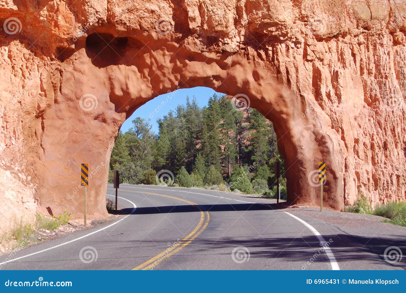 Highway through Rock Archway Stock Image - Image of bending, park: 6965431