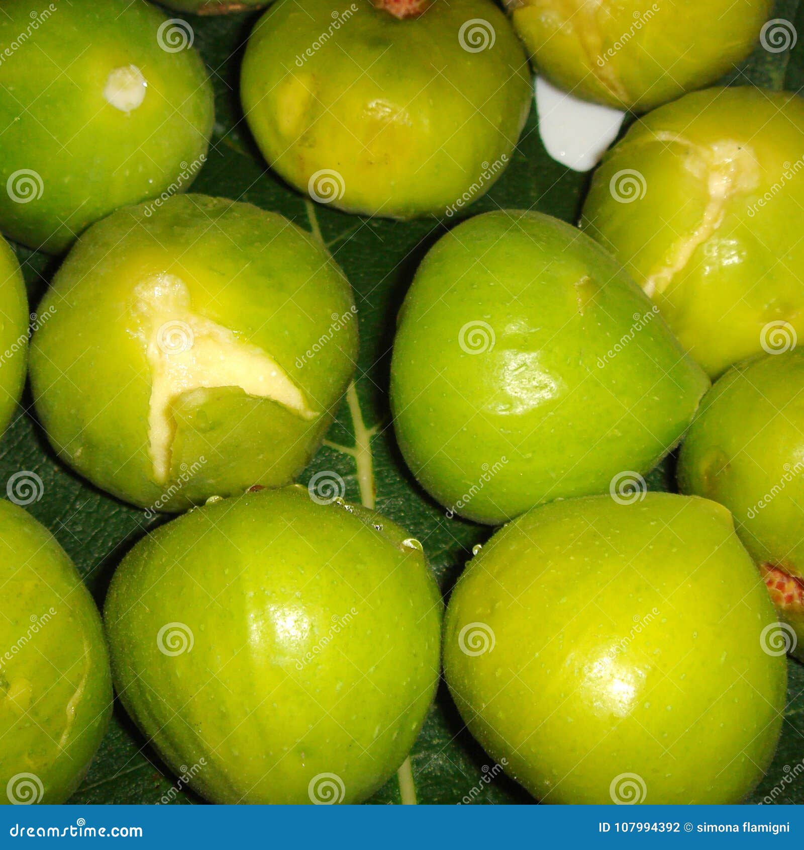 Higos blancos foto de archivo. Imagen de frescura, cena - 107994392