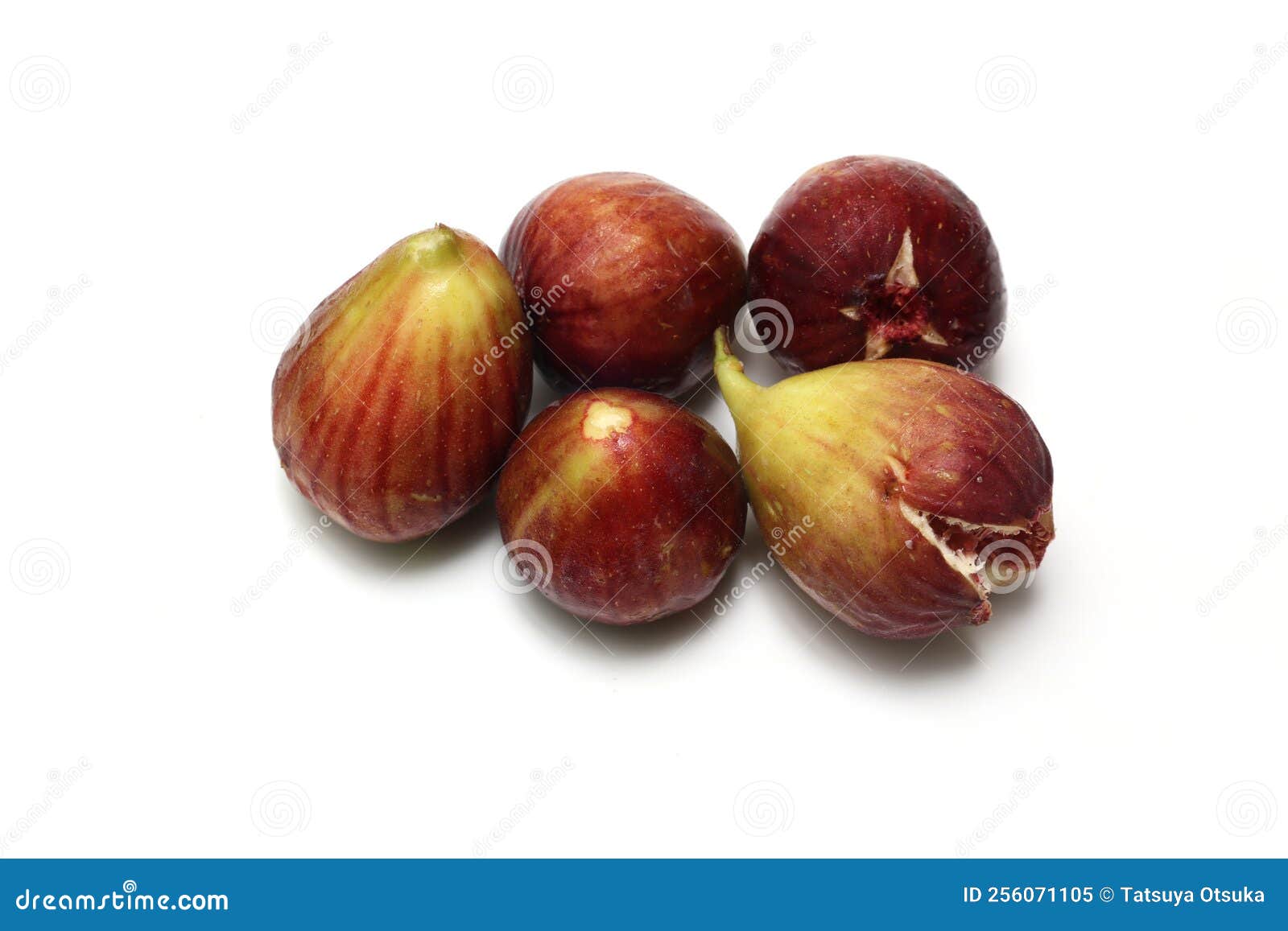 Higos En Una Cesta Aislada En Un Fondo Blanco. Imagen de archivo ...