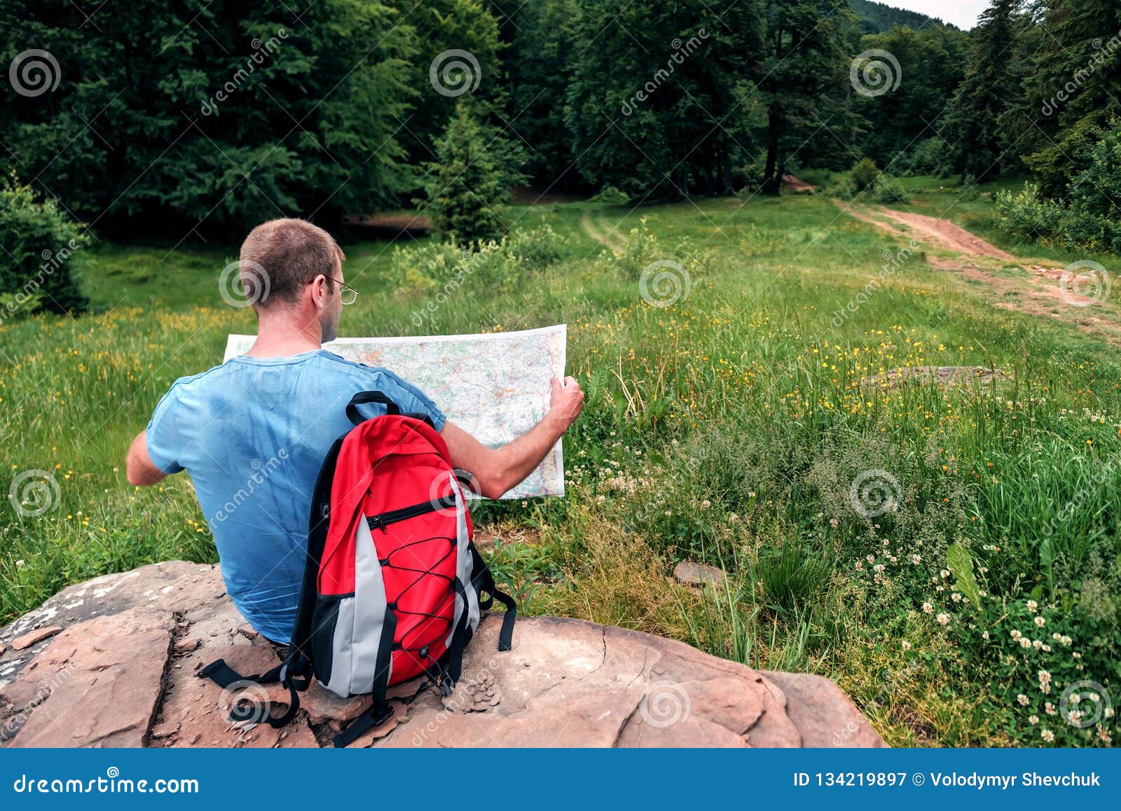 Hiker with map stock image. Image of freedom, grass - 134219897