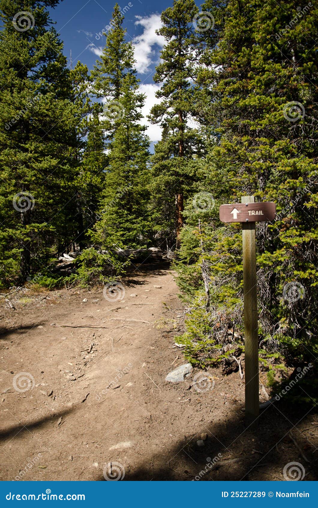 Hiking path and trail sign stock image. Image of chasm - 25227289