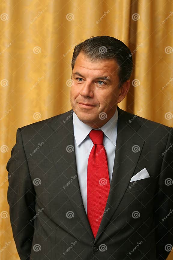 Hikmet Ersek editorial photo. Image of conference, president - 28461651