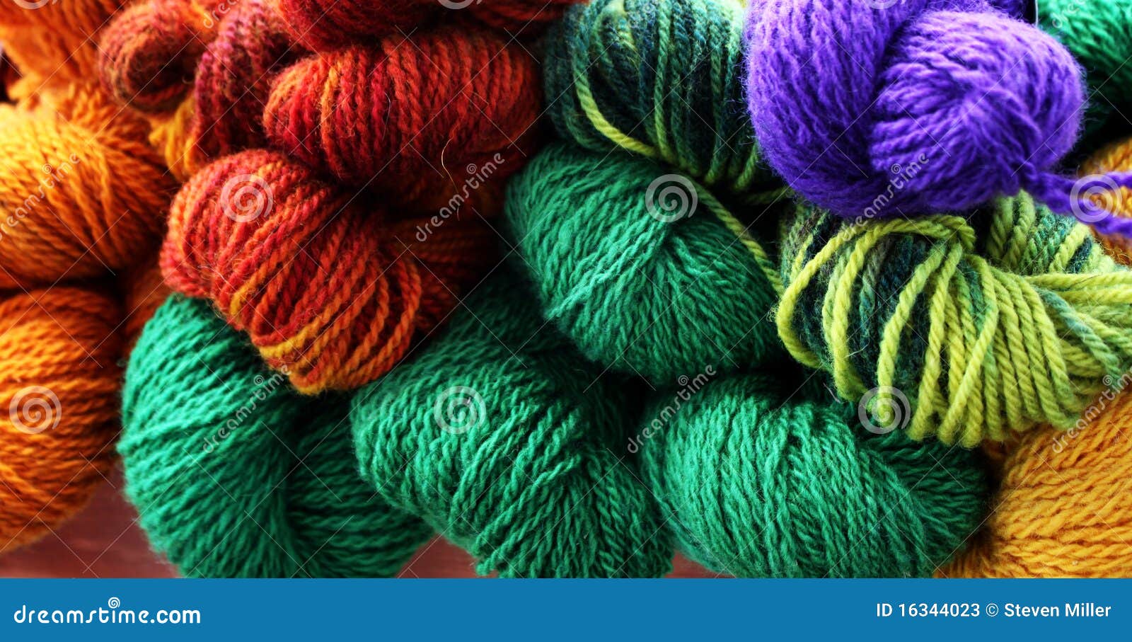 Hilado imagen de archivo. Imagen de tejer, tejedor, color - 16344023