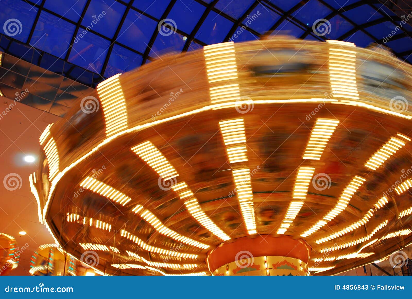 Hilandero en funfair imagen de archivo. Imagen de movimiento - 4856843