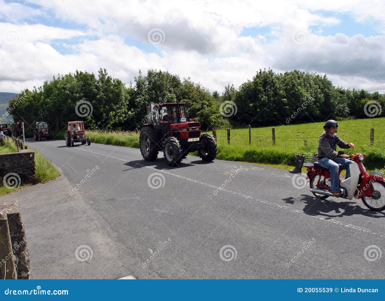 Hillbilly tractor run editorial stock image. Image of billy - 20055539