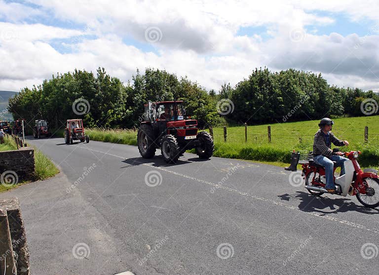 Hillbilly tractor run editorial stock image. Image of billy - 20055539