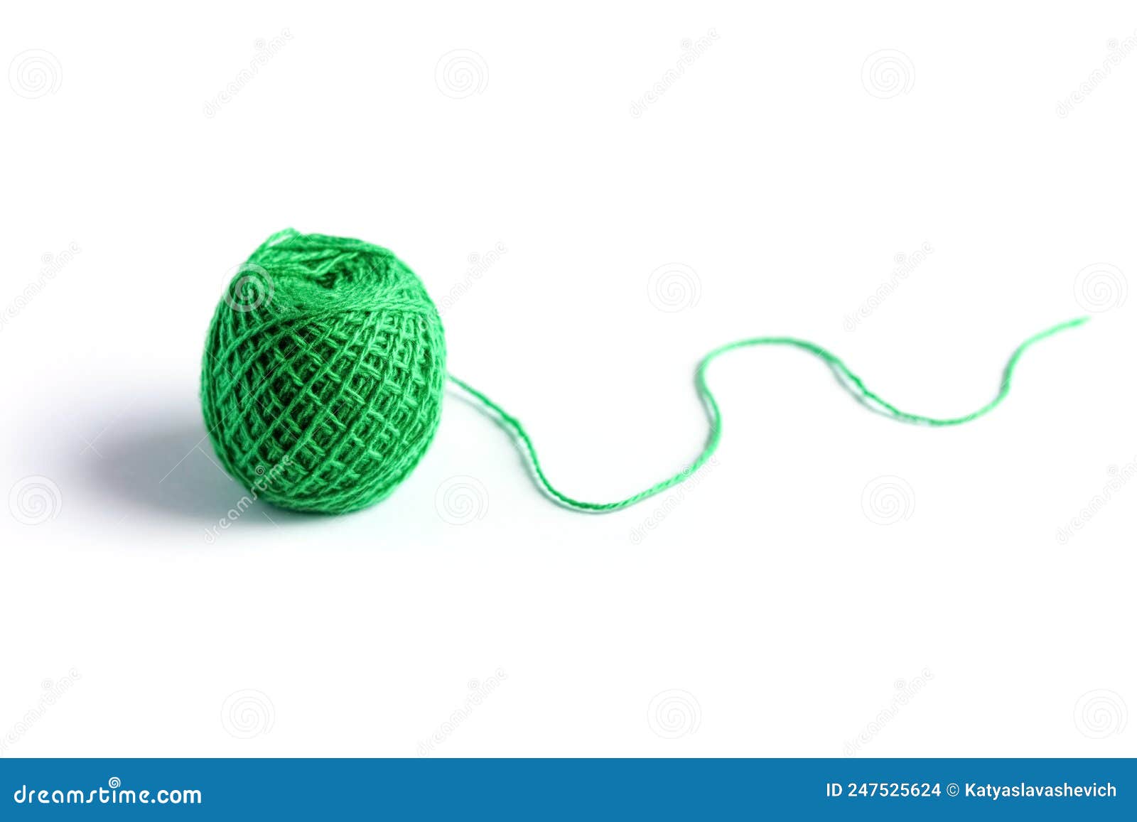 Hilo de hilo de hilo verde foto de archivo. Imagen de madeja - 247525624