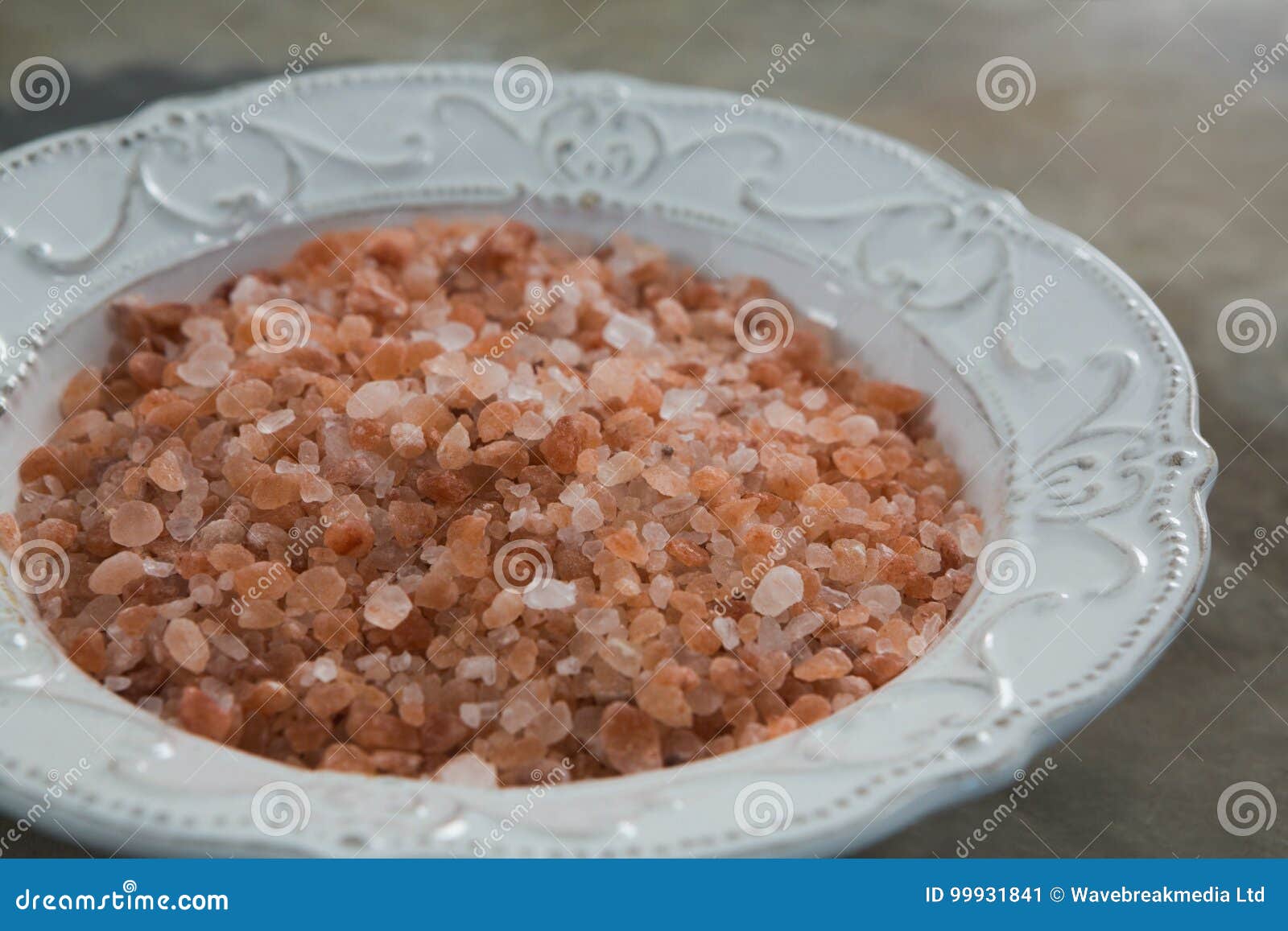 Himalayan salt in bowl stock image. Image of himalayan - 99931841