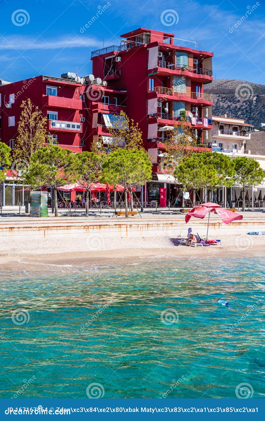 Himare Beach and Promenade - Vlore, Albanien Redaktionelles Stockbild ... Himare Beach and Promenade - Vlore, Albanien Redaktionelles Stockbild ...