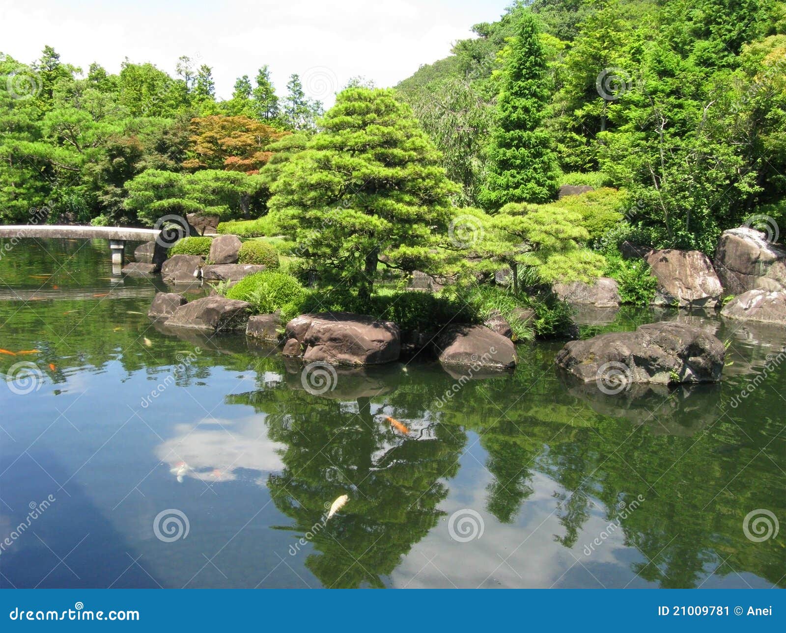 Himeji Castle Garden S Pond Stock Image - Image of castle, flowers ...