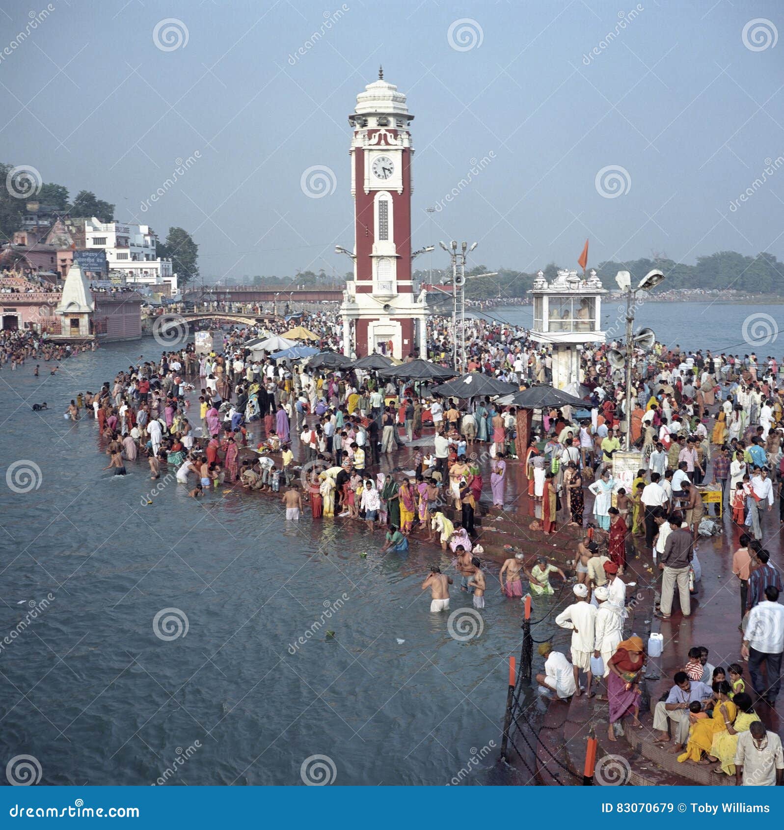 Hindische Pilger, Fluss Der Ganges, Haridwar, Indien Stockbild - Bild ...