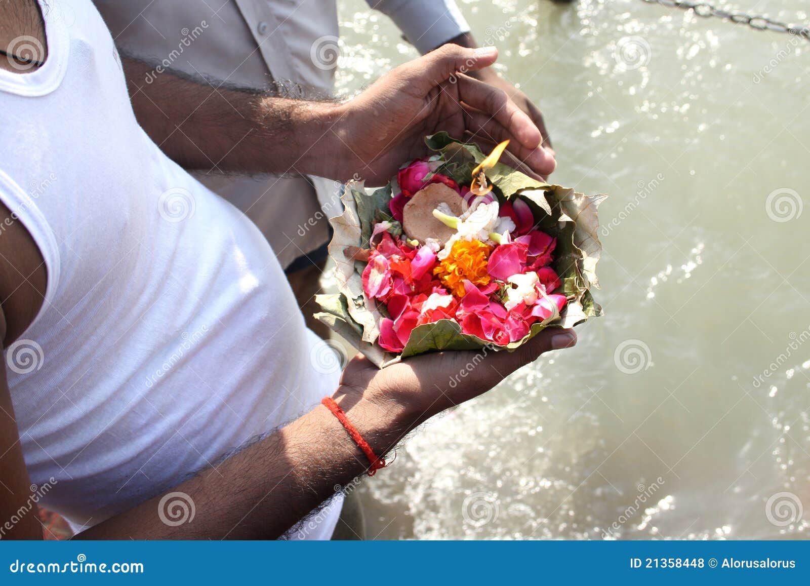 Hindu Offerings To the Ganges Stock Photo - Image of spirit, blue: 21358448