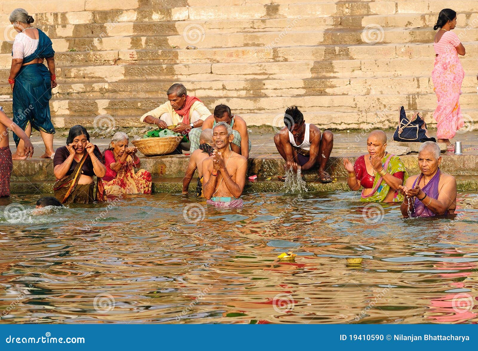 Hindu pilgrims in Benares editorial image. Image of morning - 19410590
