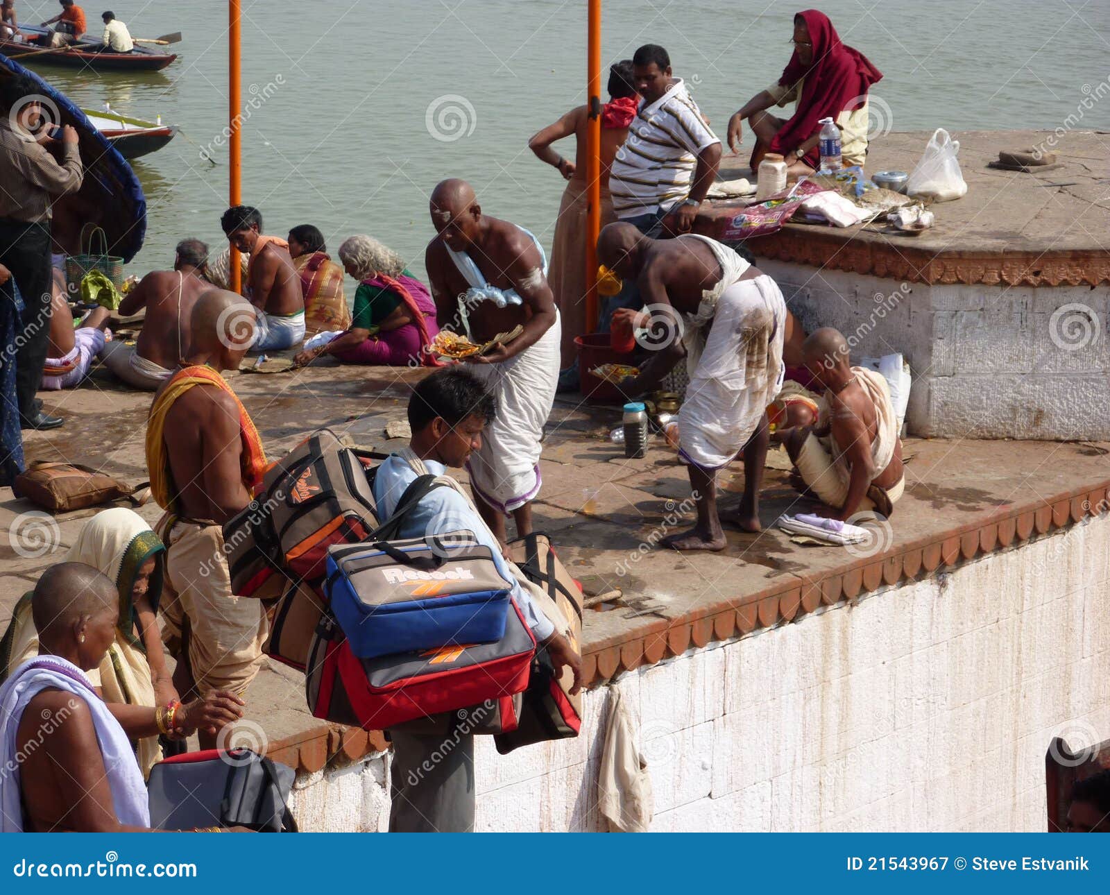 Hindu Pilgrims and Holy Men Editorial Photography - Image of pilgrim ...