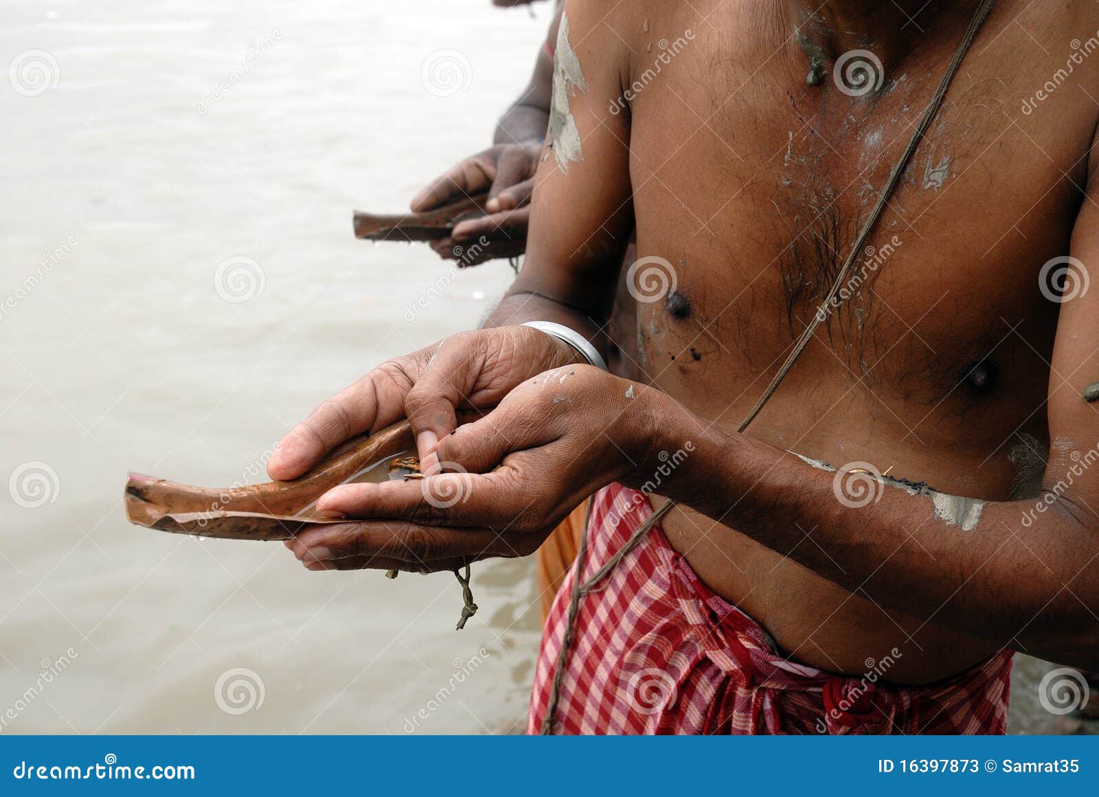 Hindu Tarpan rituals editorial stock photo. Image of memory - 16397873