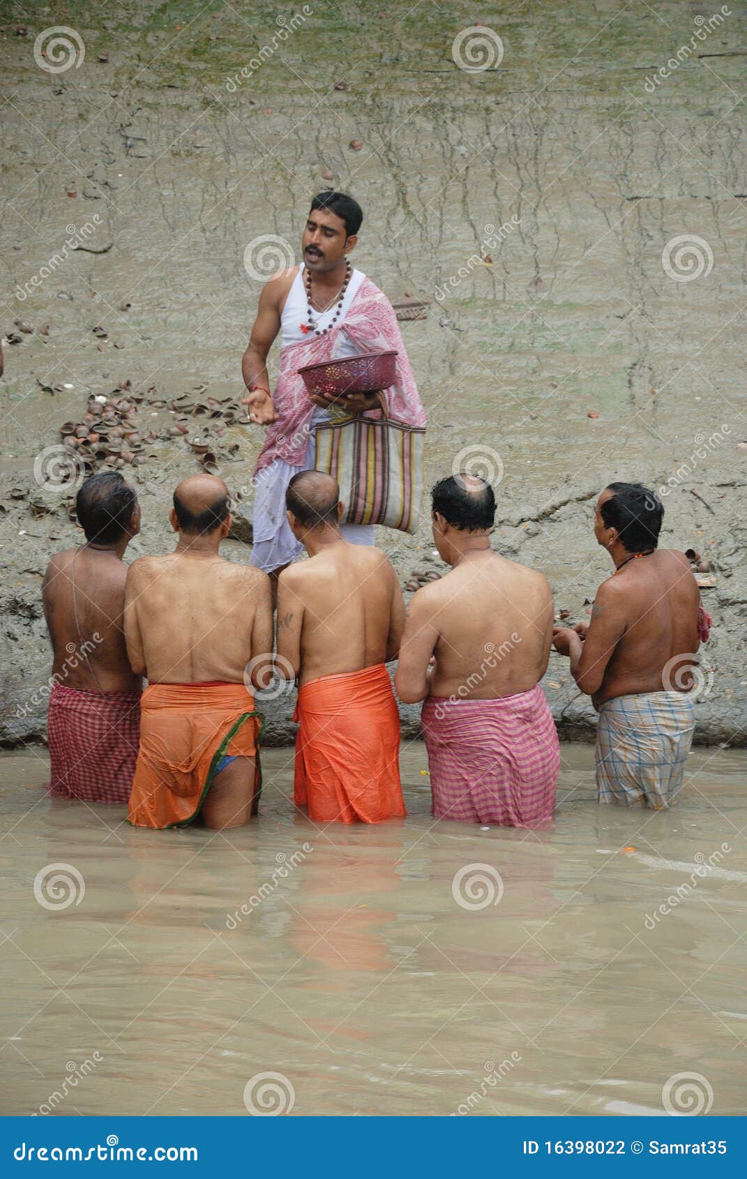 Hindu Tarpan rituals. editorial photography. Image of salvation - 16398022