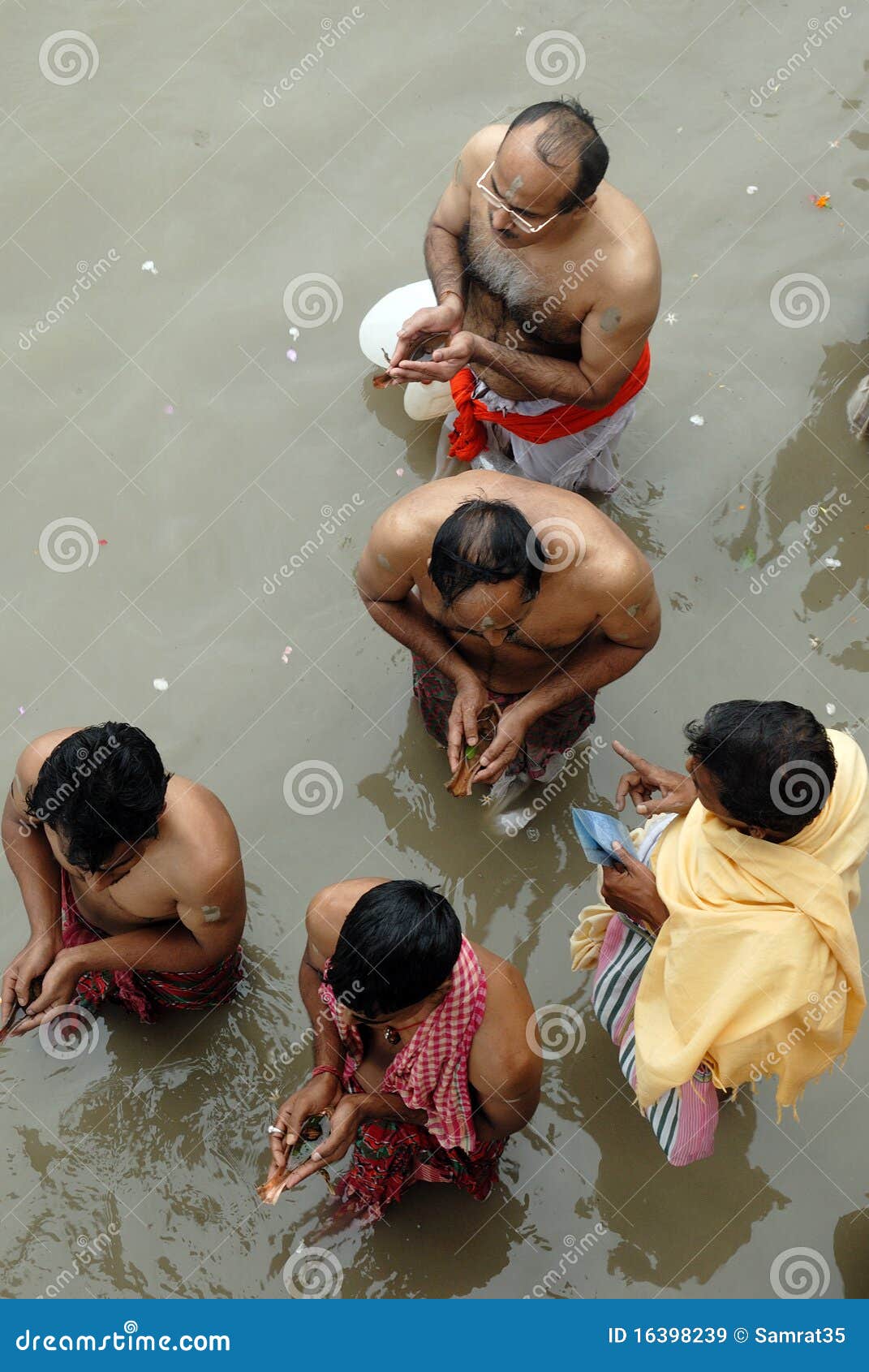 Hindu Tarpan rituals editorial stock image. Image of tarpan - 16398239