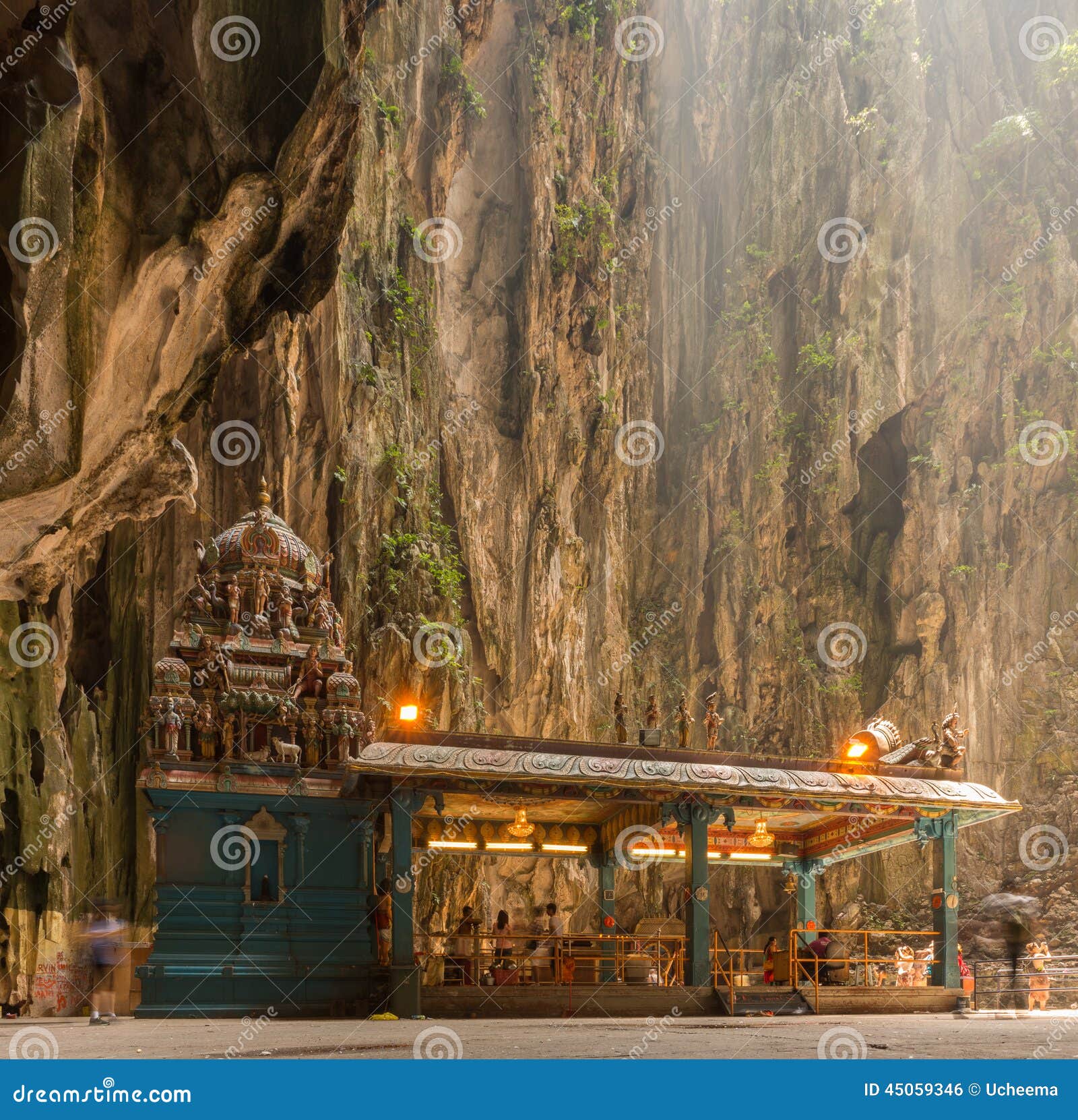 Hindu temple in Batu caves editorial photo. Image of resort - 45059346