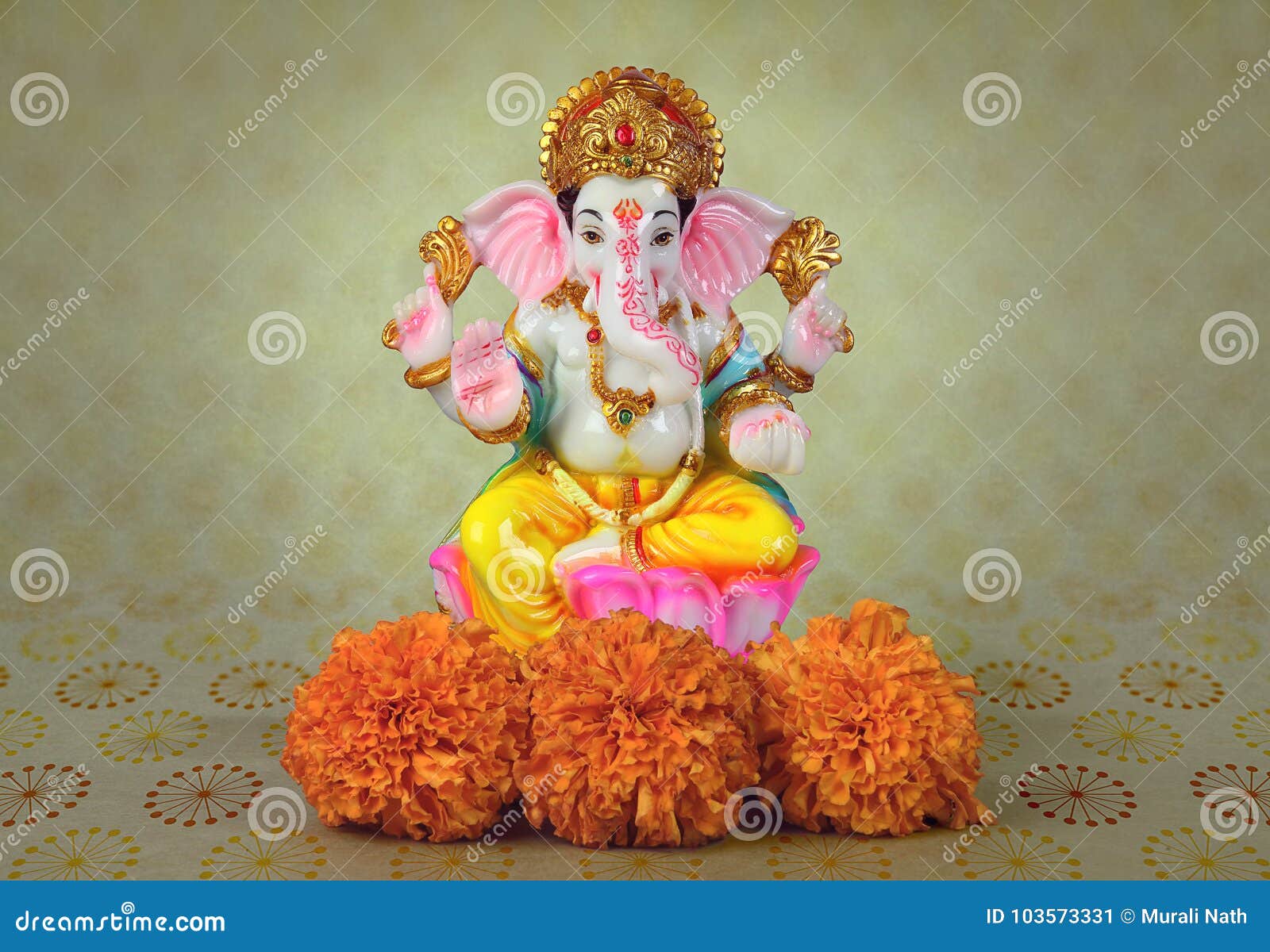 Hinduisk Gud Ganesha Med Ringblommablomman Fotografering för Bildbyråer ...