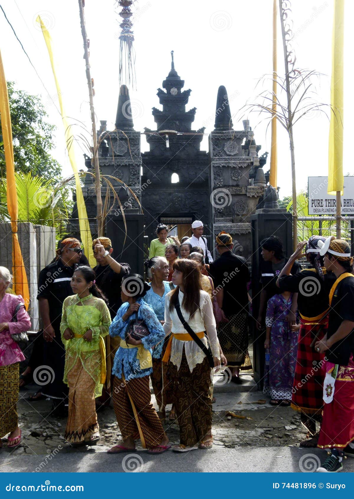 Hindus ceremony editorial photo. Image of crowd, ritual - 74481896