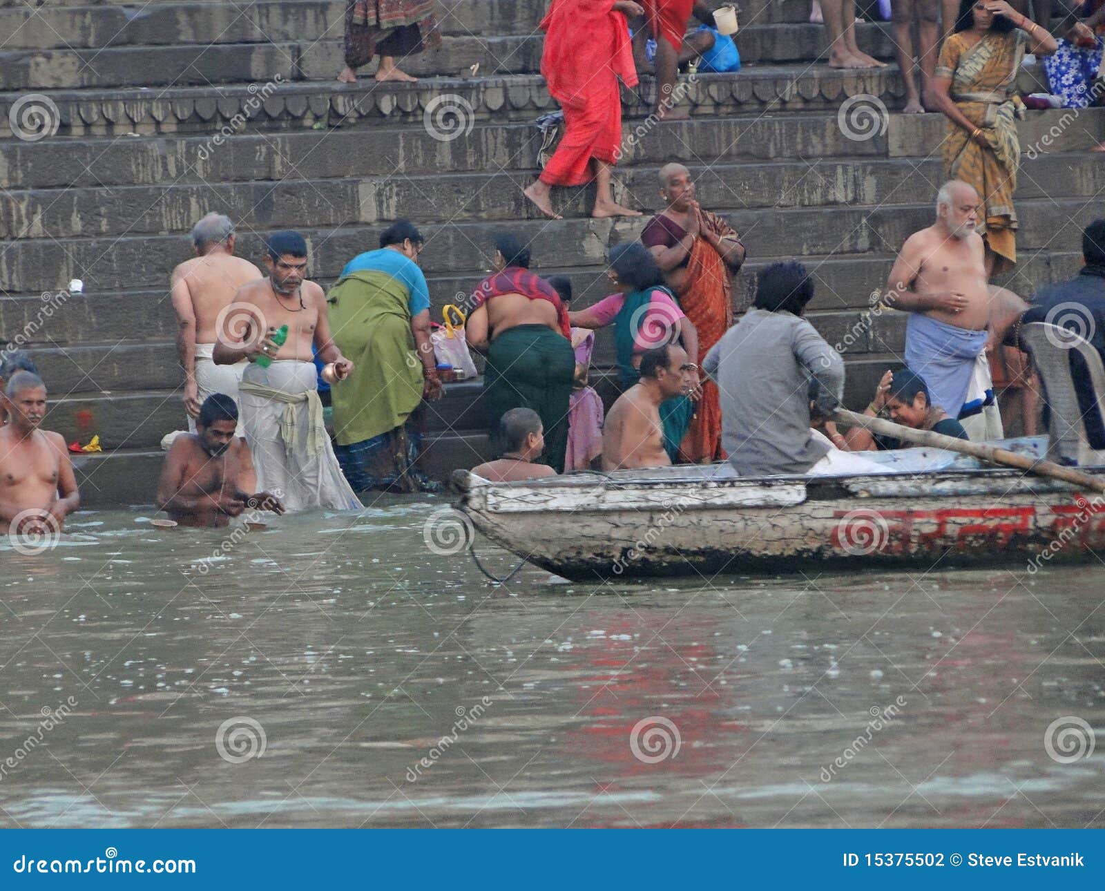 Hindus perform ritual puja editorial photography. Image of religion ...
