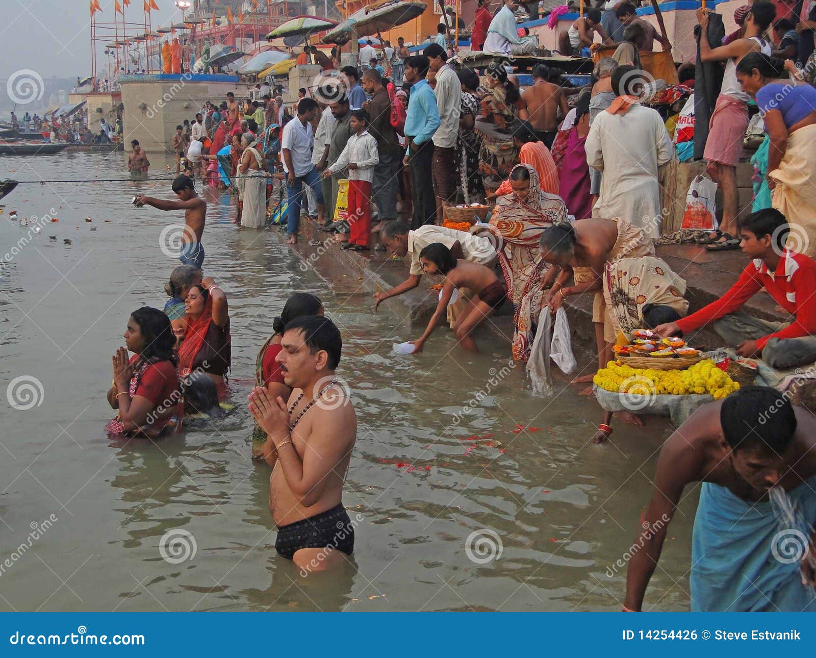 Hindus Perform Ritual Puja at Dawn in the Ganges Editorial Photo ...