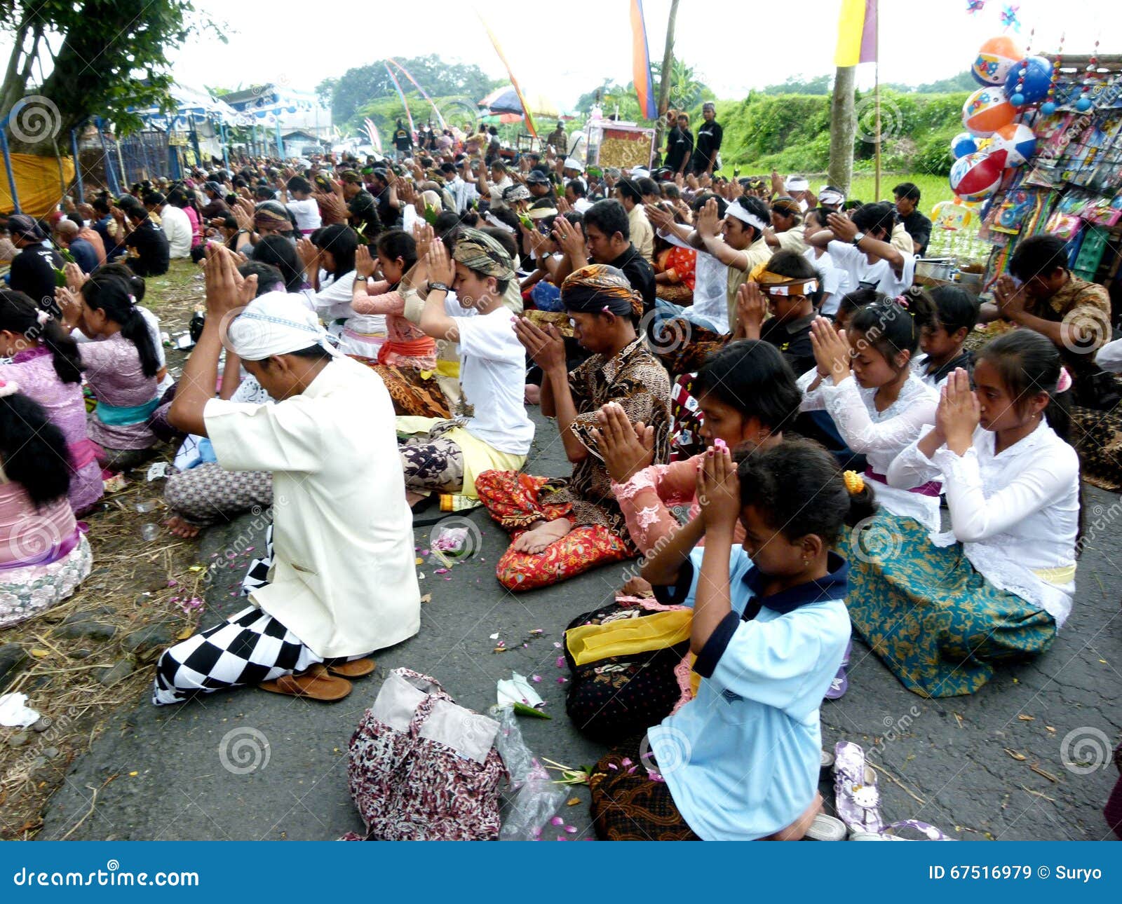 Hindus pray editorial stock image. Image of tourism, central - 67516979